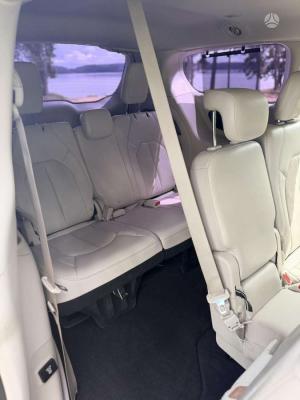 Brown Chrysler Pacifica 2017 in Kaunas, with an engine capacity of 3.61 L and mileage of 160 thousand km for 16500 €, photo 16 on AUTOMOTO.COM.LV