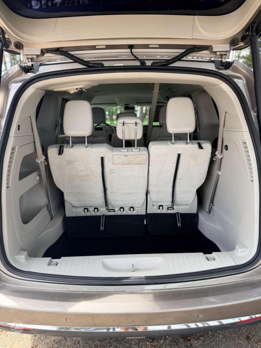 Brown Chrysler Pacifica 2017 in Kaunas, with an engine capacity of 3.61 L and mileage of 160 thousand km for 16500 €, photo 19 on AUTOMOTO.COM.LV