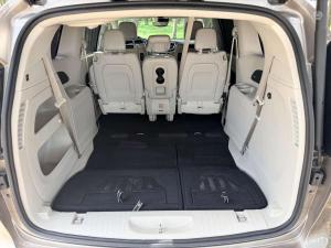Brown Chrysler Pacifica 2017 in Kaunas, with an engine capacity of 3.61 L and mileage of 160 thousand km for 16500 €, photo 20 on AUTOMOTO.COM.LV