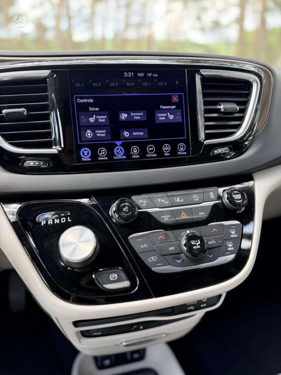 Brown Chrysler Pacifica 2017 in Kaunas, with an engine capacity of 3.61 L and mileage of 160 thousand km for 16500 €, photo 26 on AUTOMOTO.COM.LV