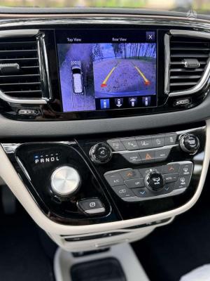 Brown Chrysler Pacifica 2017 in Kaunas, with an engine capacity of 3.61 L and mileage of 160 thousand km for 16500 €, photo 27 on AUTOMOTO.COM.LV