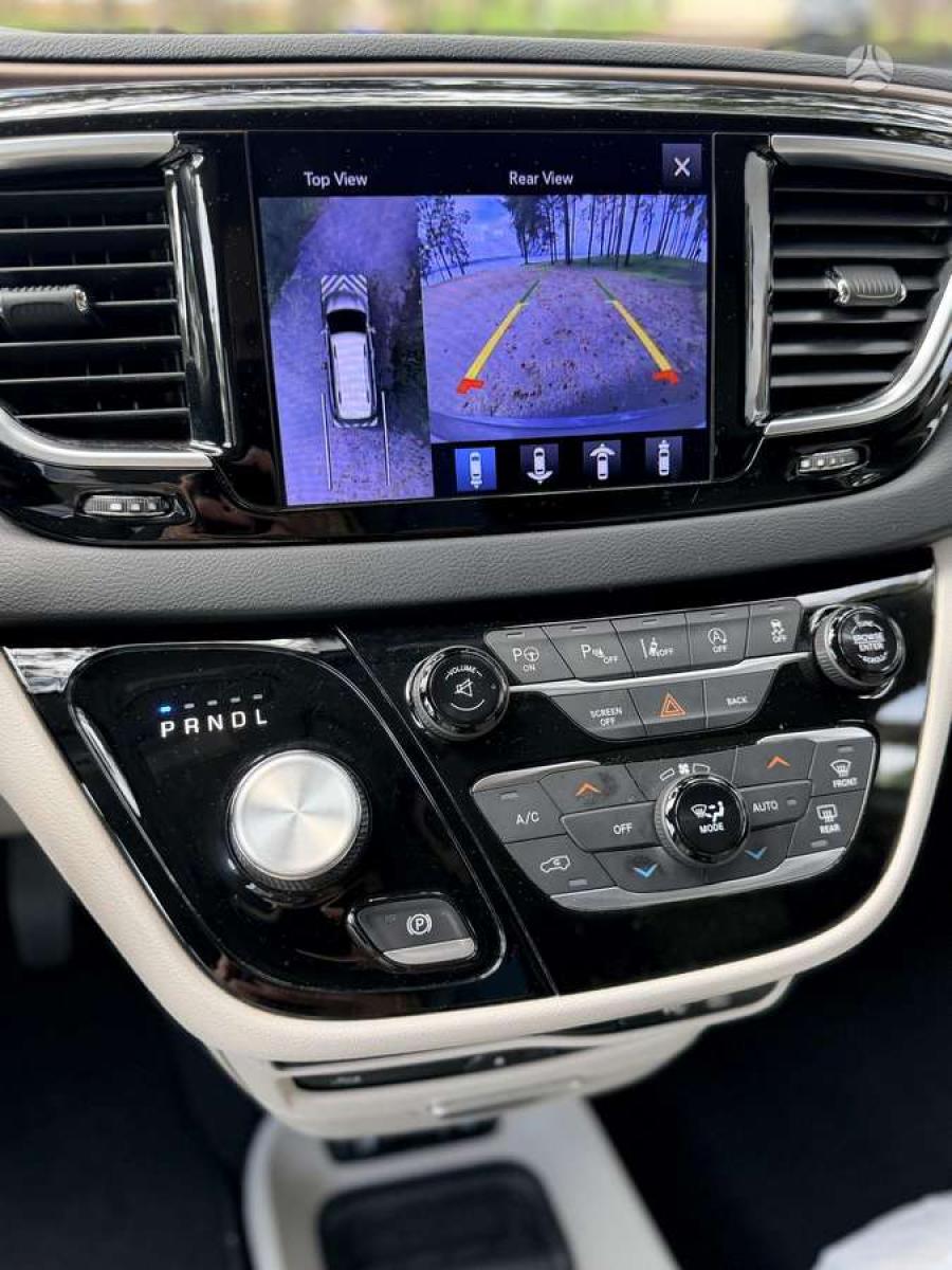 Brown Chrysler Pacifica 2017 in Kaunas, with an engine capacity of 3.61 L and mileage of 160 thousand km for 16500 €, photo 27 on AUTOMOTO.COM.LV