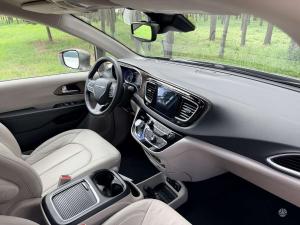 Brown Chrysler Pacifica 2017 in Kaunas, with an engine capacity of 3.61 L and mileage of 160 thousand km for 16500 €, photo 34 on AUTOMOTO.COM.LV