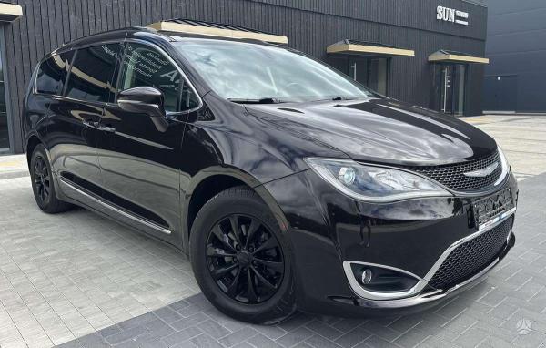 Brūns Chrysler Pacifica 2017 Šauļi, ar dzinēja tilpumu 3.61 L un nobraukumu 186 tūkst. km par 14500 €, foto 1 vietnē AUTOMOTO.COM.LV
