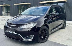 Brown Chrysler Pacifica 2017 in Siauliai, with an engine capacity of 3.61 L and mileage of 186 thousand km for 14500 €, photo 3 on AUTOMOTO.COM.LV