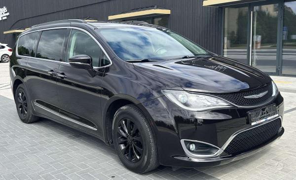 Brūns Chrysler Pacifica 2017 Šauļi, ar dzinēja tilpumu 3.61 L un nobraukumu 186 tūkst. km par 14500 €, foto 3 vietnē AUTOMOTO.COM.LV