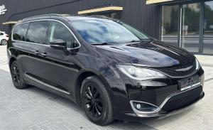 Brown Chrysler Pacifica 2017 in Siauliai, with an engine capacity of 3.61 L and mileage of 186 thousand km for 14500 €, photo 4 on AUTOMOTO.COM.LV