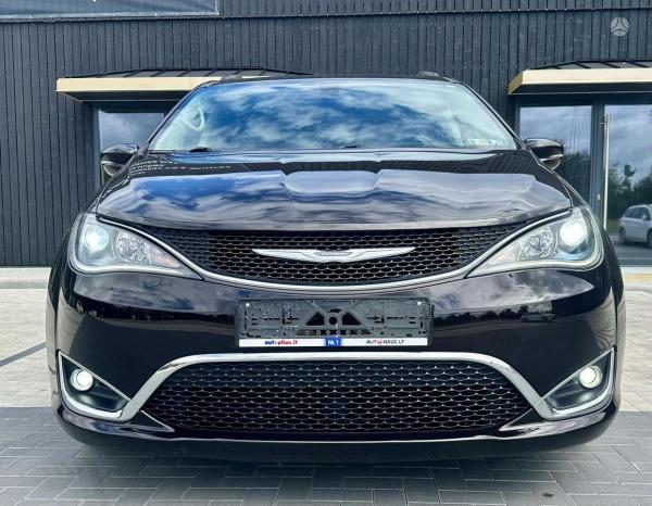 Brūns Chrysler Pacifica 2017 Šauļi, ar dzinēja tilpumu 3.61 L un nobraukumu 186 tūkst. km par 14500 €, foto 5 vietnē AUTOMOTO.COM.LV