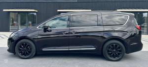 Brown Chrysler Pacifica 2017 in Siauliai, with an engine capacity of 3.61 L and mileage of 186 thousand km for 14500 €, photo 8 on AUTOMOTO.COM.LV