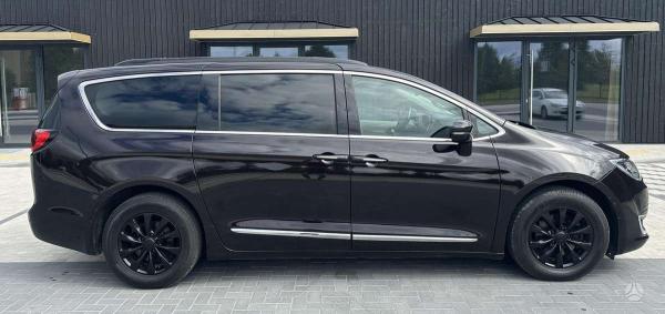 Brūns Chrysler Pacifica 2017 Šauļi, ar dzinēja tilpumu 3.61 L un nobraukumu 186 tūkst. km par 14500 €, foto 8 vietnē AUTOMOTO.COM.LV
