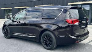 Brown Chrysler Pacifica 2017 in Siauliai, with an engine capacity of 3.61 L and mileage of 186 thousand km for 14500 €, photo 10 on AUTOMOTO.COM.LV