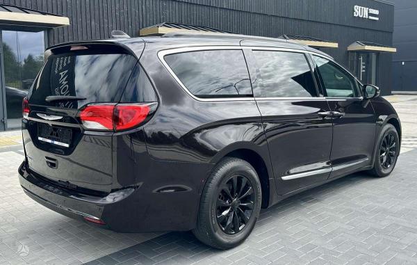 Brūns Chrysler Pacifica 2017 Šauļi, ar dzinēja tilpumu 3.61 L un nobraukumu 186 tūkst. km par 14500 €, foto 10 vietnē AUTOMOTO.COM.LV