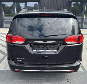 Brown Chrysler Pacifica 2017 in Siauliai, with an engine capacity of 3.61 L and mileage of 186 thousand km for 14500 €, photo 12 on AUTOMOTO.COM.LV