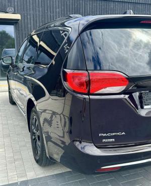 Brown Chrysler Pacifica 2017 in Siauliai, with an engine capacity of 3.61 L and mileage of 186 thousand km for 14500 €, photo 14 on AUTOMOTO.COM.LV