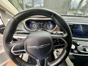 Brown Chrysler Pacifica 2017 in Siauliai, with an engine capacity of 3.61 L and mileage of 186 thousand km for 14500 €, photo 20 on AUTOMOTO.COM.LV