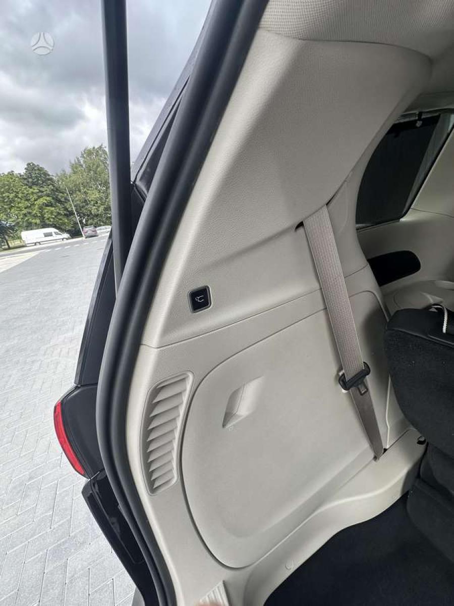 Brown Chrysler Pacifica 2017 in Siauliai, with an engine capacity of 3.61 L and mileage of 186 thousand km for 14500 €, photo 23 on AUTOMOTO.COM.LV