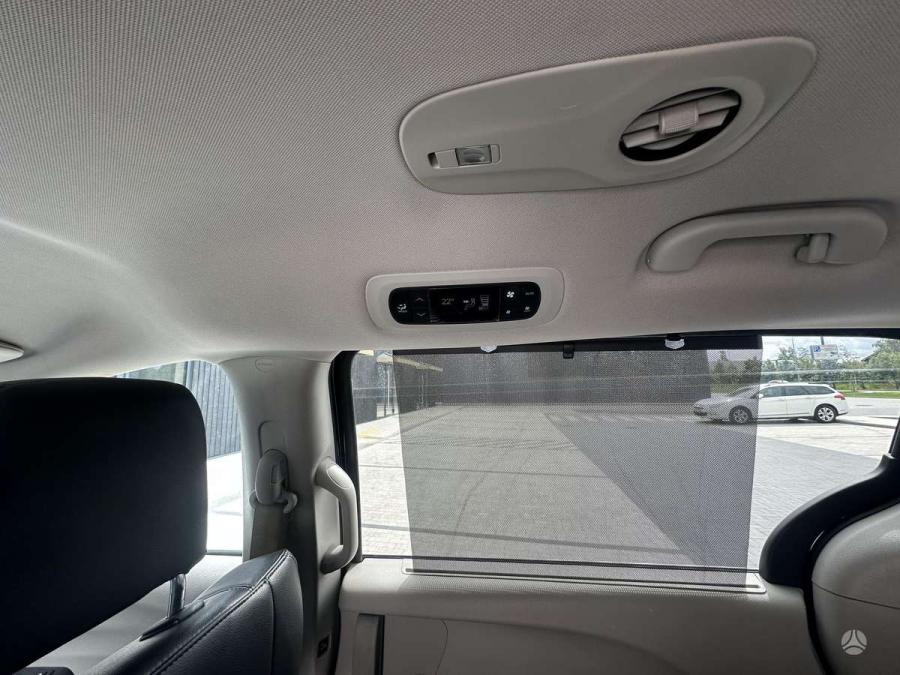 Brown Chrysler Pacifica 2017 in Siauliai, with an engine capacity of 3.61 L and mileage of 186 thousand km for 14500 €, photo 25 on AUTOMOTO.COM.LV