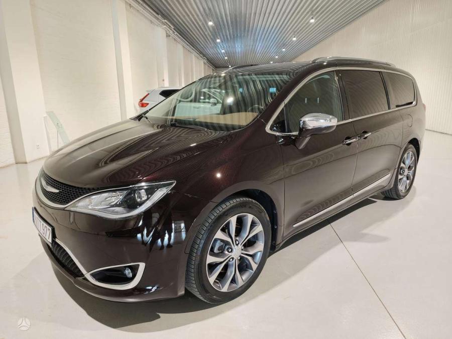 Brūns Chrysler Pacifica 2017 Šauļi, ar dzinēja tilpumu 3.61 L un nobraukumu 195 tūkst. km par 16900 €, foto 1 vietnē AUTOMOTO.COM.LV