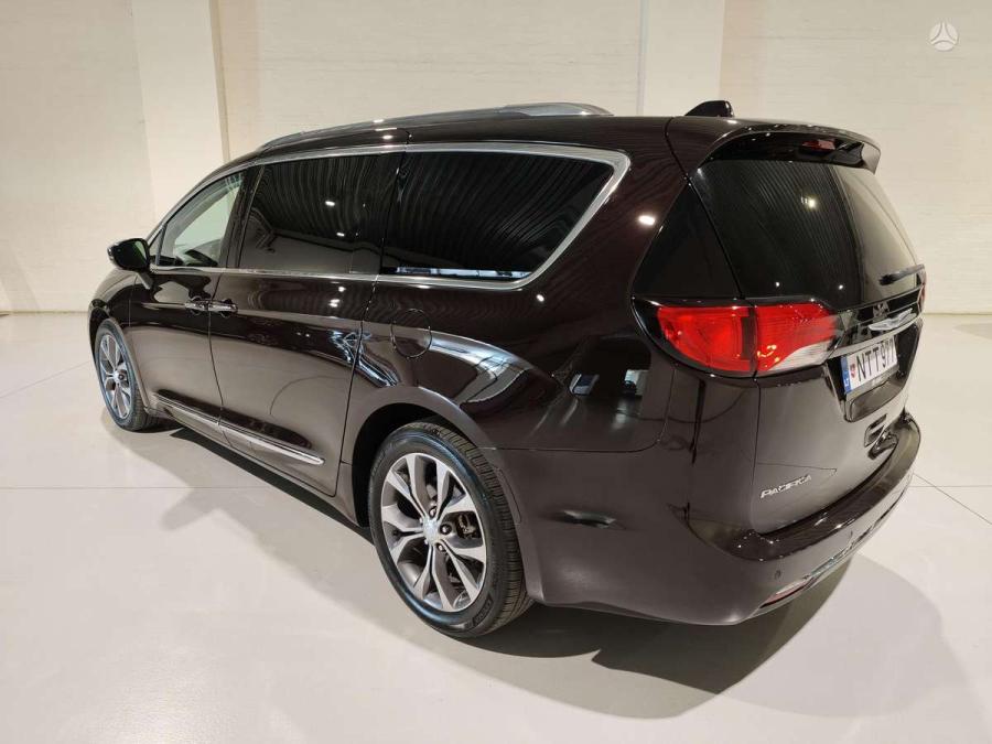 Brūns Chrysler Pacifica 2017 Šauļi, ar dzinēja tilpumu 3.61 L un nobraukumu 195 tūkst. km par 16900 €, foto 6 vietnē AUTOMOTO.COM.LV