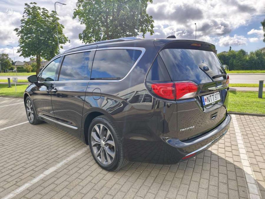 Brūns Chrysler Pacifica 2017 Šauļi, ar dzinēja tilpumu 3.61 L un nobraukumu 195 tūkst. km par 16900 €, foto 13 vietnē AUTOMOTO.COM.LV