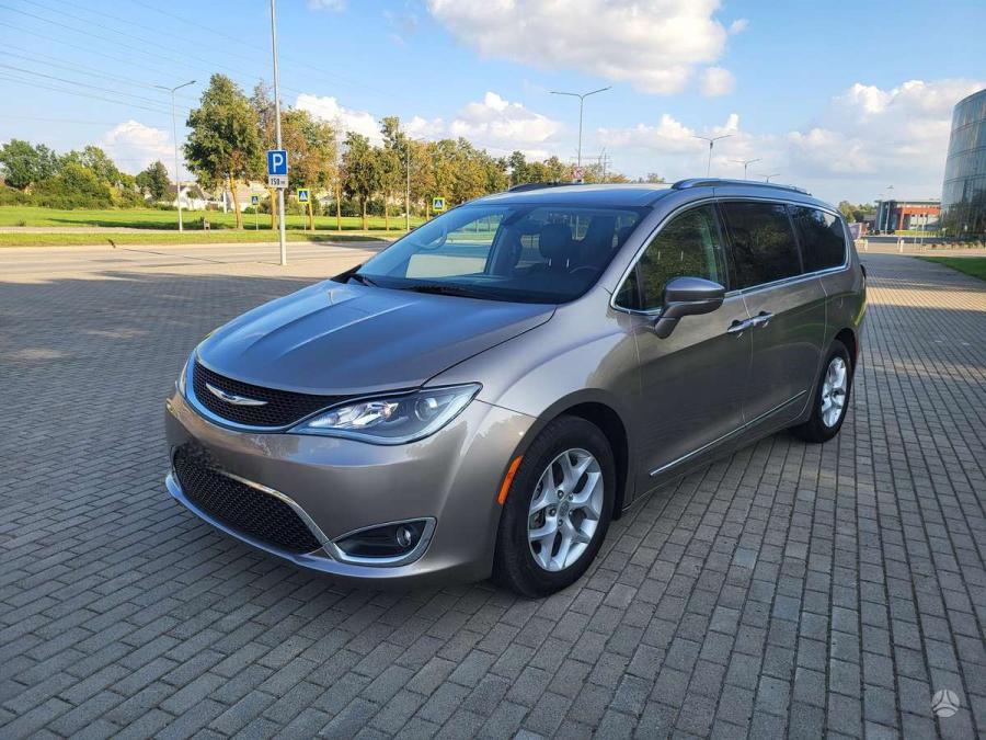 Brūns Chrysler Pacifica 2017 Šauļi, ar dzinēja tilpumu 3.61 L un nobraukumu 210 tūkst. km par 12000 €, foto 5 vietnē AUTOMOTO.COM.LV