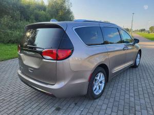 Brūns Chrysler Pacifica 2017 Šauļi, ar dzinēja tilpumu 3.61 L un nobraukumu 210 tūkst. km par 12000 €, foto 6 vietnē AUTOMOTO.COM.LV
