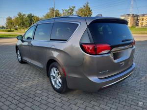 Brūns Chrysler Pacifica 2017 Šauļi, ar dzinēja tilpumu 3.61 L un nobraukumu 210 tūkst. km par 12000 €, foto 9 vietnē AUTOMOTO.COM.LV