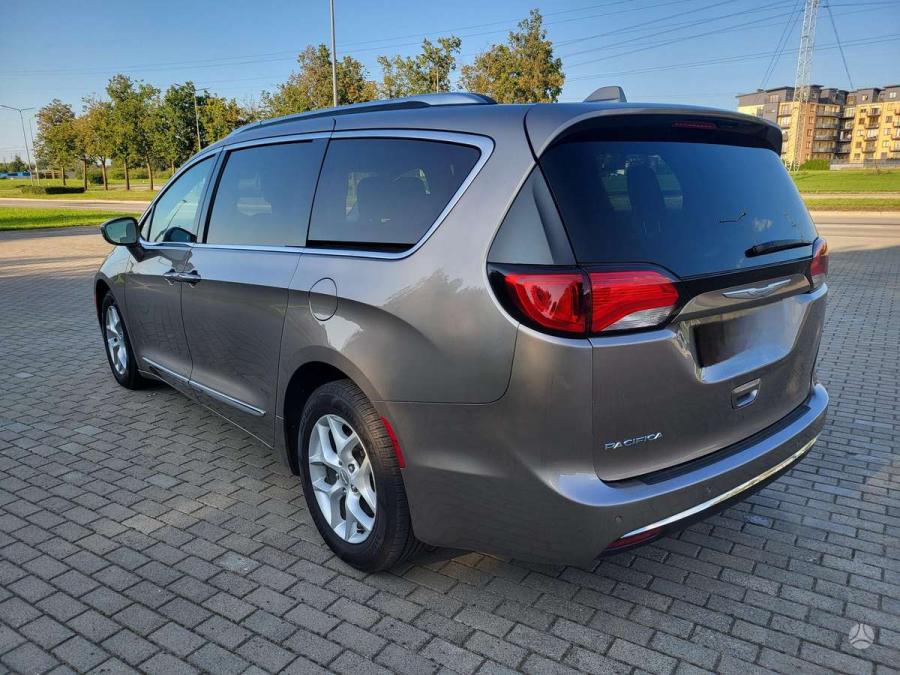 Brūns Chrysler Pacifica 2017 Šauļi, ar dzinēja tilpumu 3.61 L un nobraukumu 210 tūkst. km par 12000 €, foto 9 vietnē AUTOMOTO.COM.LV