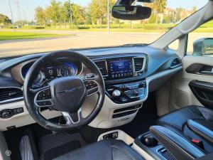 Brūns Chrysler Pacifica 2017 Šauļi, ar dzinēja tilpumu 3.61 L un nobraukumu 210 tūkst. km par 12000 €, foto 10 vietnē AUTOMOTO.COM.LV