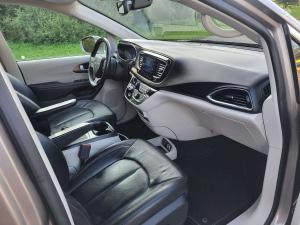 Brūns Chrysler Pacifica 2017 Šauļi, ar dzinēja tilpumu 3.61 L un nobraukumu 210 tūkst. km par 12000 €, foto 12 vietnē AUTOMOTO.COM.LV