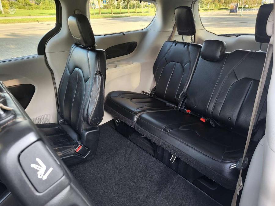 Brūns Chrysler Pacifica 2017 Šauļi, ar dzinēja tilpumu 3.61 L un nobraukumu 210 tūkst. km par 12000 €, foto 18 vietnē AUTOMOTO.COM.LV