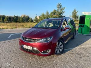 Brown Chrysler Pacifica 2017 in Palanga, with an engine capacity of 3.60 L and mileage of 182 thousand km for 18500 €, photo  on AUTOMOTO.COM.LV