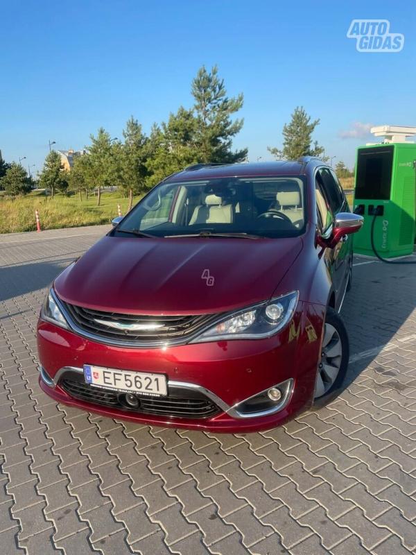 Brown Chrysler Pacifica 2017 in Palanga, with an engine capacity of 3.60 L and mileage of 182 thousand km for 18500 €, photo 5 on AUTOMOTO.COM.LV