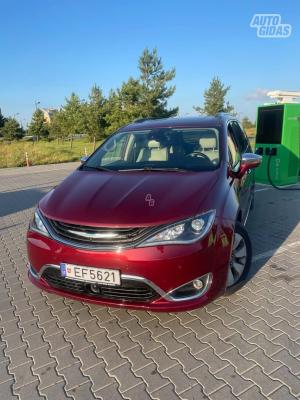Brown Chrysler Pacifica 2017 in Palanga, with an engine capacity of 3.60 L and mileage of 182 thousand km for 18500 €, photo 5 on AUTOMOTO.COM.LV