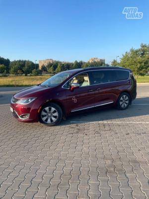 Brown Chrysler Pacifica 2017 in Palanga, with an engine capacity of 3.60 L and mileage of 182 thousand km for 18500 €, photo 6 on AUTOMOTO.COM.LV