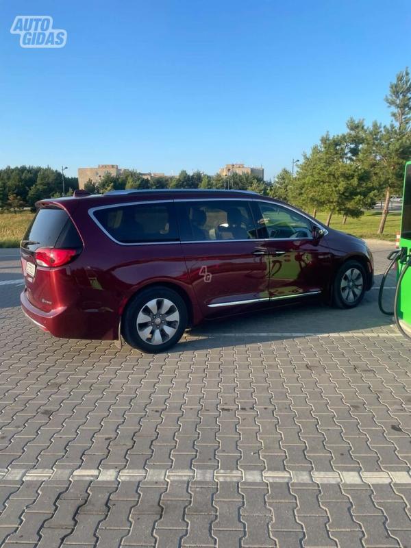 Brown Chrysler Pacifica 2017 in Palanga, with an engine capacity of 3.60 L and mileage of 182 thousand km for 18500 €, photo 7 on AUTOMOTO.COM.LV