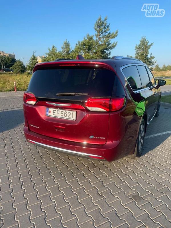 Brown Chrysler Pacifica 2017 in Palanga, with an engine capacity of 3.60 L and mileage of 182 thousand km for 18500 €, photo 8 on AUTOMOTO.COM.LV