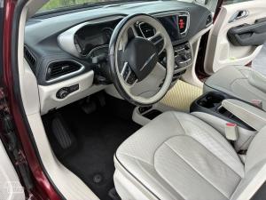 Brown Chrysler Pacifica 2017 in Palanga, with an engine capacity of 3.60 L and mileage of 182 thousand km for 18500 €, photo 13 on AUTOMOTO.COM.LV