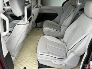 Brown Chrysler Pacifica 2017 in Palanga, with an engine capacity of 3.60 L and mileage of 182 thousand km for 18500 €, photo 16 on AUTOMOTO.COM.LV