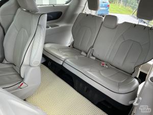 Brown Chrysler Pacifica 2017 in Palanga, with an engine capacity of 3.60 L and mileage of 182 thousand km for 18500 €, photo 17 on AUTOMOTO.COM.LV