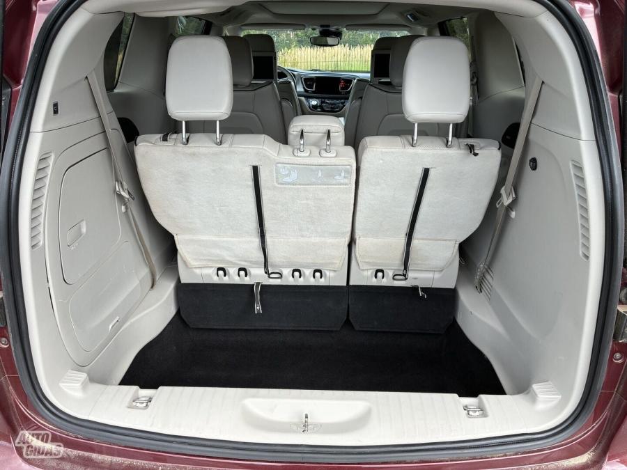 Brown Chrysler Pacifica 2017 in Palanga, with an engine capacity of 3.60 L and mileage of 182 thousand km for 18500 €, photo 18 on AUTOMOTO.COM.LV