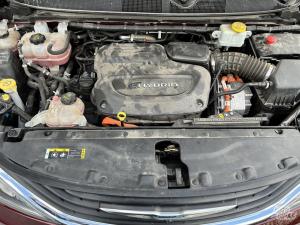Brown Chrysler Pacifica 2017 in Palanga, with an engine capacity of 3.60 L and mileage of 182 thousand km for 18500 €, photo 19 on AUTOMOTO.COM.LV