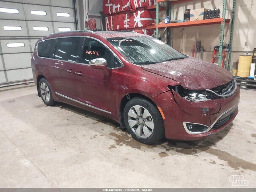 Brown Chrysler Pacifica 2017 in Palanga, with an engine capacity of 3.60 L and mileage of 182 thousand km for 18500 €, photo 21 on AUTOMOTO.COM.LV