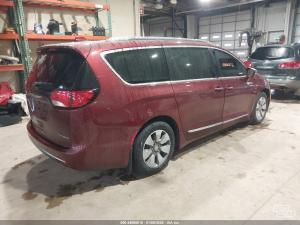 Brown Chrysler Pacifica 2017 in Palanga, with an engine capacity of 3.60 L and mileage of 182 thousand km for 18500 €, photo 24 on AUTOMOTO.COM.LV