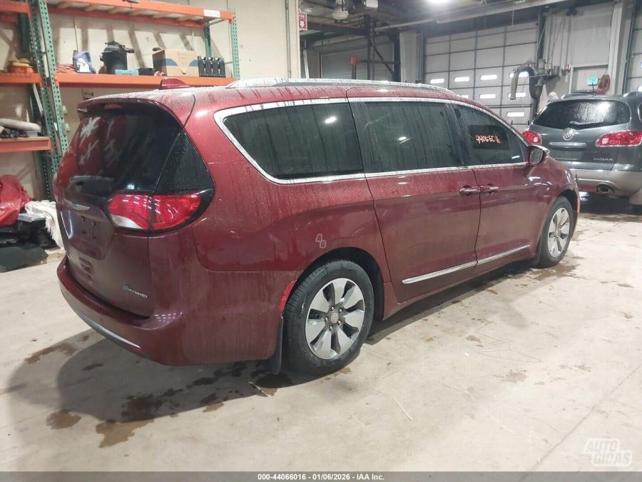 Brown Chrysler Pacifica 2017 in Palanga, with an engine capacity of 3.60 L and mileage of 182 thousand km for 18500 €, photo 24 on AUTOMOTO.COM.LV