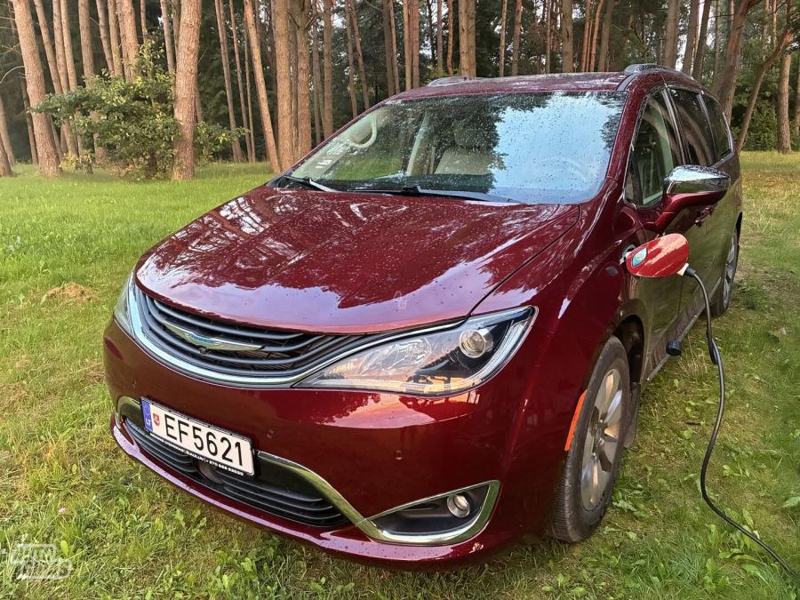 Brown Chrysler Pacifica 2017 in Palanga, with an engine capacity of 3.60 L and mileage of 182 thousand km for 18500 €, photo 29 on AUTOMOTO.COM.LV