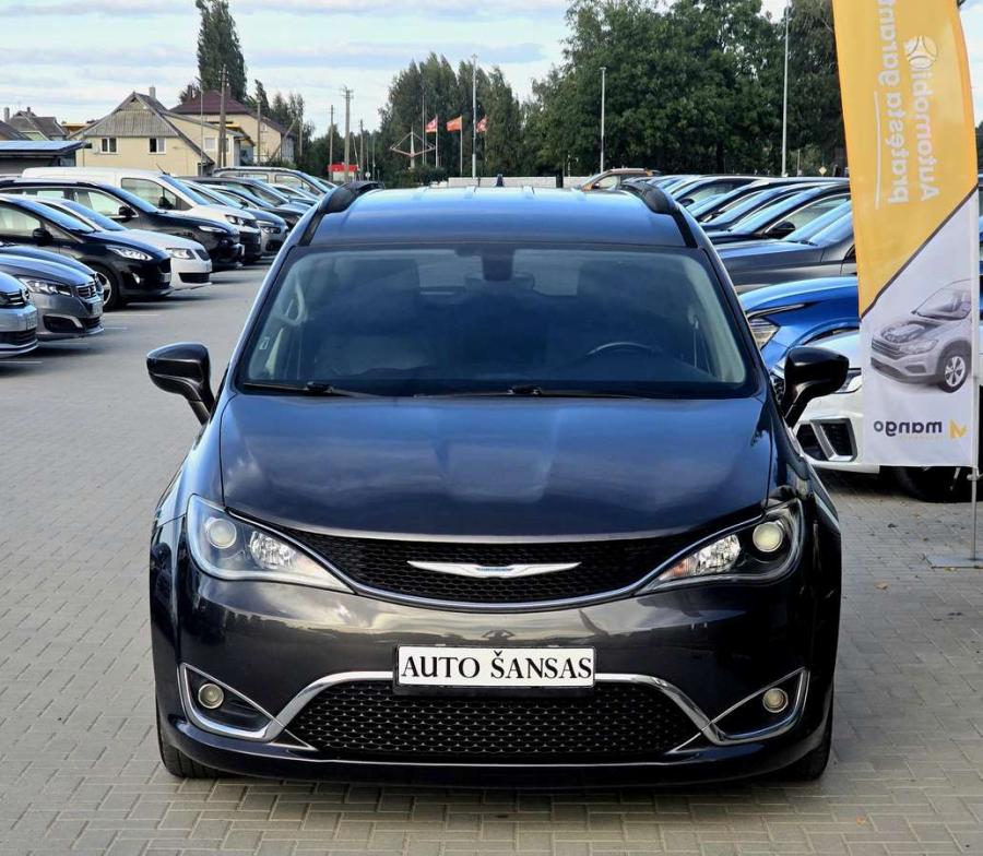 Brown Chrysler Pacifica 2017 in Taurage, with an engine capacity of 3.61 L and mileage of 145 thousand km for 12800 €, photo 5 on AUTOMOTO.COM.LV