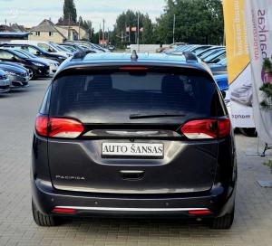 Brown Chrysler Pacifica 2017 in Taurage, with an engine capacity of 3.61 L and mileage of 145 thousand km for 12800 €, photo 11 on AUTOMOTO.COM.LV
