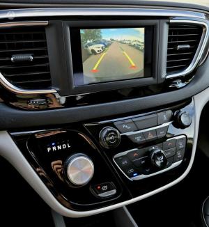 Brown Chrysler Pacifica 2017 in Taurage, with an engine capacity of 3.61 L and mileage of 145 thousand km for 12800 €, photo 18 on AUTOMOTO.COM.LV