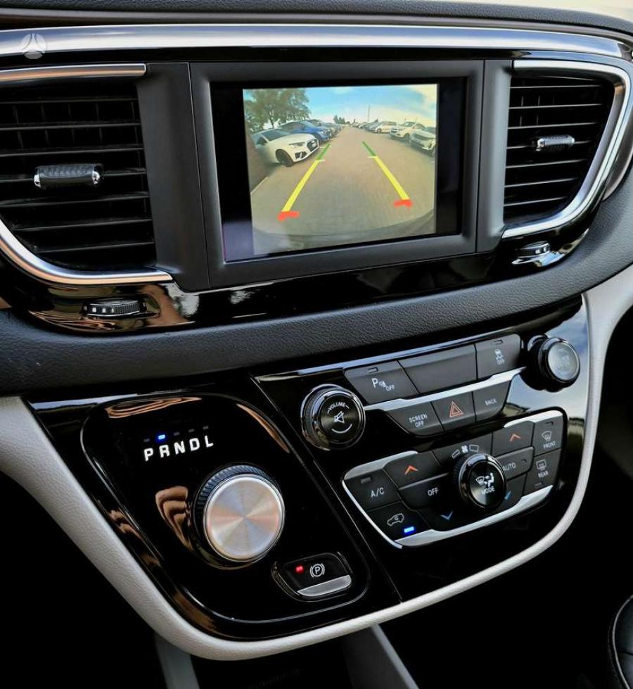 Brown Chrysler Pacifica 2017 in Taurage, with an engine capacity of 3.61 L and mileage of 145 thousand km for 12800 €, photo 18 on AUTOMOTO.COM.LV